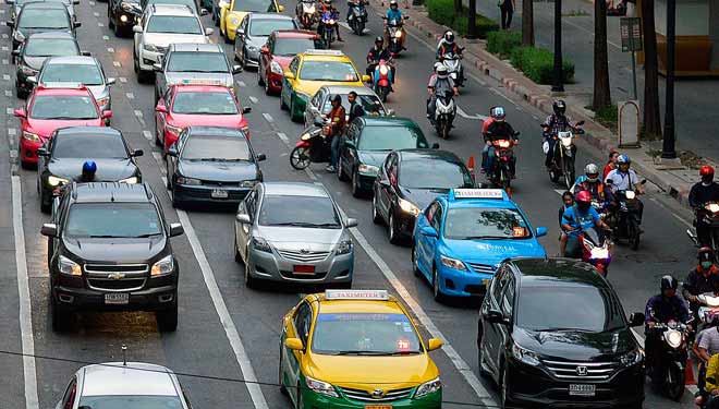 Consejos para conducir en un atasco | Sibuscascoche.com
